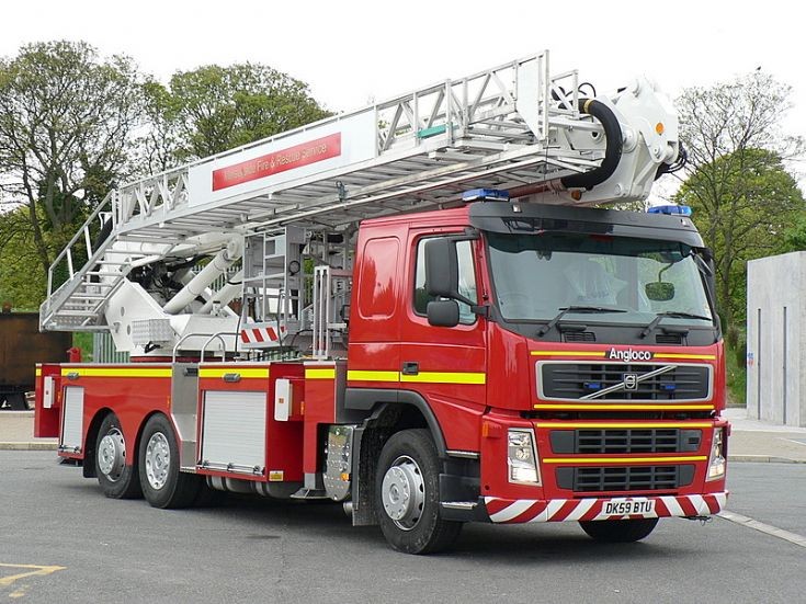Fire Engines Photos - Merseyside FRS - Rechassied CPL