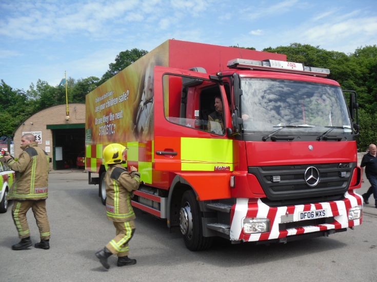 Fire Engines Photos - North Wales Mercedes Axor 1823