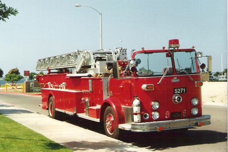 Fire Engines Photos - Crown Firecoach Midmount Aerial.