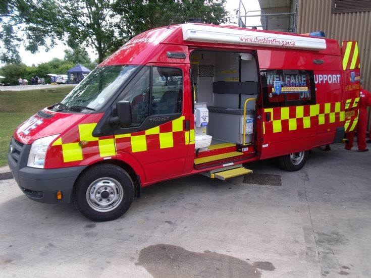 Fire Engines Photos - Ford Transit Welfare Support Unit