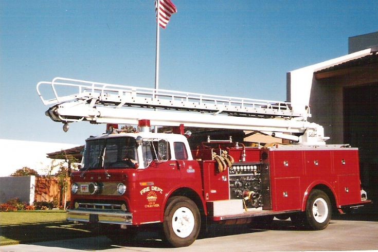 Fire Engines Photos - 1972 Crown/Ford 15mtr Telesqurt.