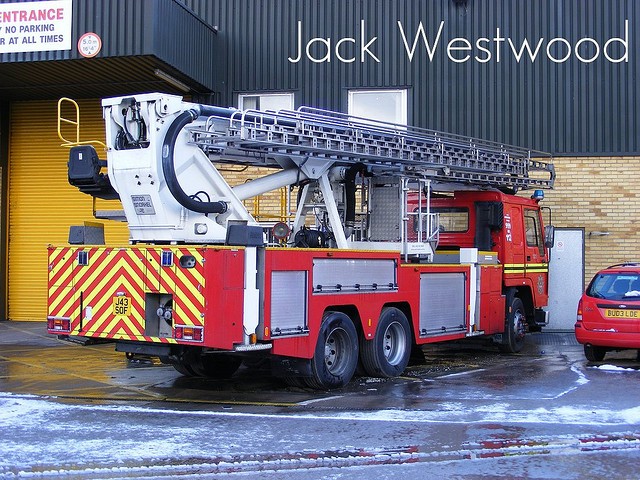 Fire Engines Photos - WMFS Volvo ALP 121