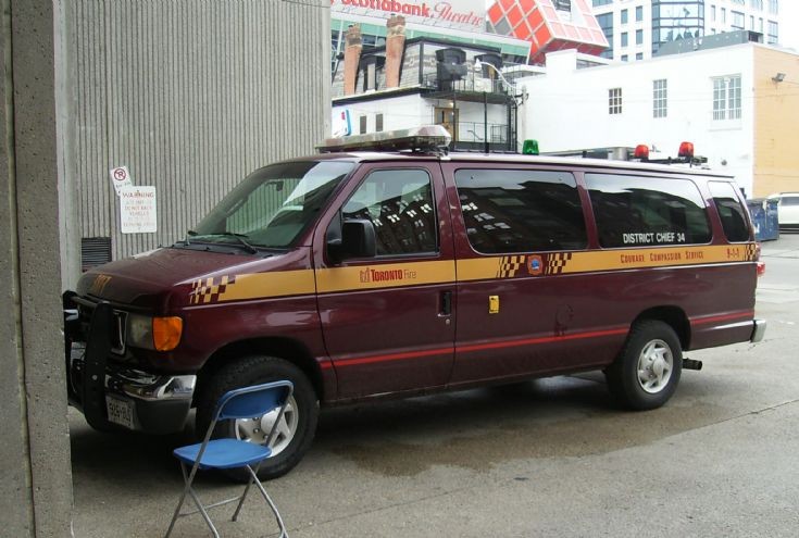 Fire Engines Photos - Toronto Fire Services chief 34