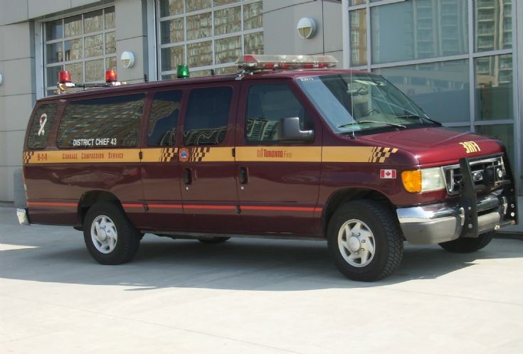 Fire Engines Photos - Toronto Fire Services chief 43