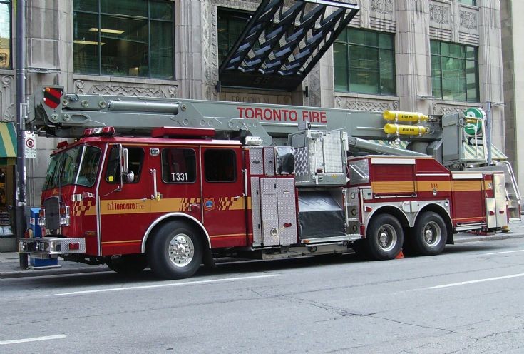 Fire Engines Photos - Toronto Fire Services Tower 331