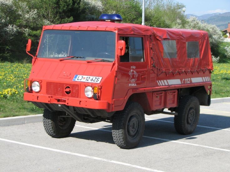 Fire Engines Photos - Slovenian fire car - Pivka Pinzgauer
