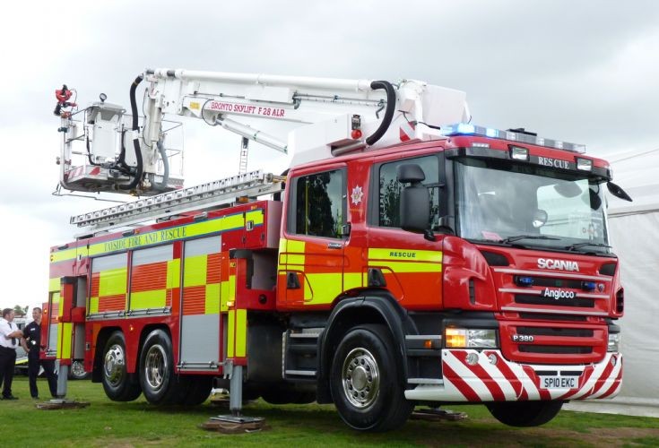 Fire Engines Photos - Tayside Bronto ARP