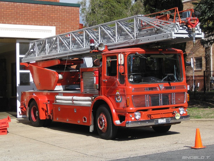 Fire Engines Photos - ACTFB AEC Merryweather TL, Canberra Australia