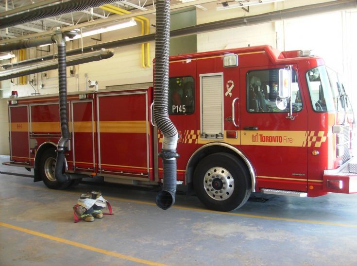 Fire Engines Photos - Toronto Fire Services pump 145