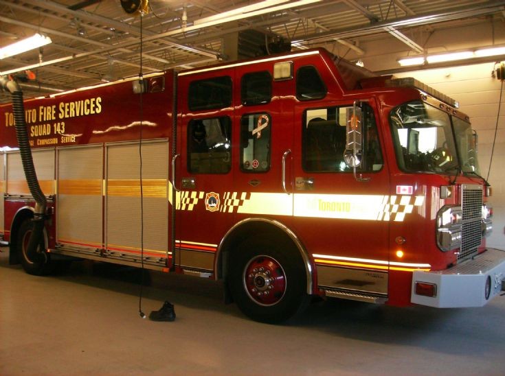 Fire Engines Photos - Toronto Fire Services