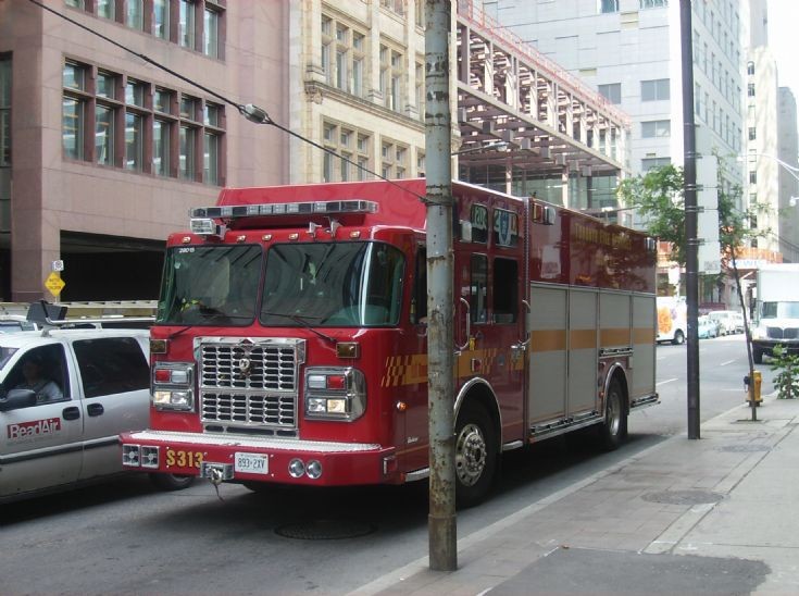 Fire Engines Photos - Toronto Fire Services squad 313