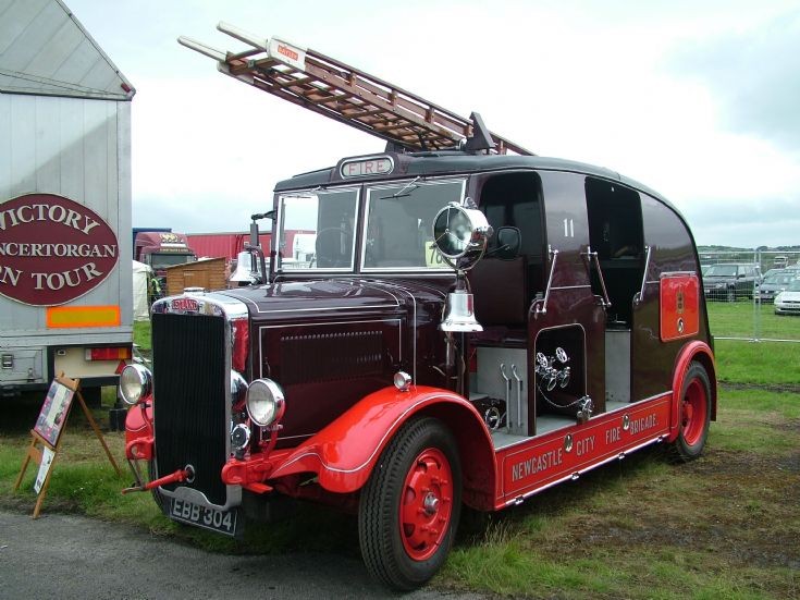 Fire Engines Photos - Ex Newcastle Fire Brigade Leyland Cub EBB 304
