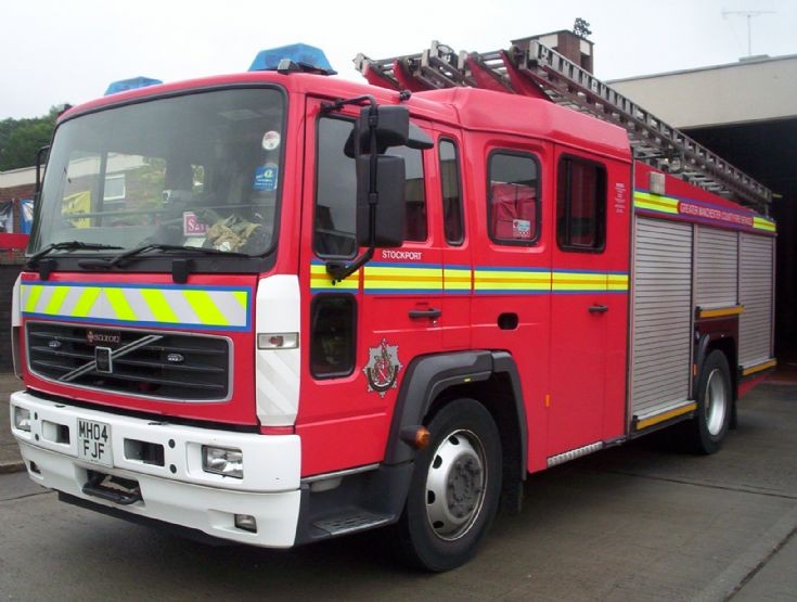 Fire Engines Photos - Greater Manchester Volvo FL250H/Saxon WrL