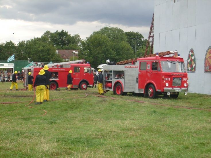 A pair of Dennis D series