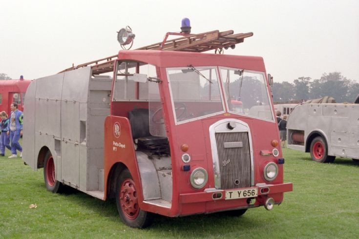 TPY656 Dennis open cab.