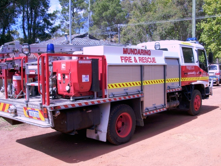 Fire Engines Photos - Isuzu HSR01 Mundaring VFB Western Australia