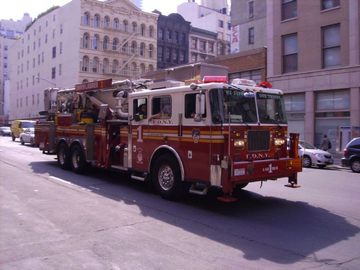 Fire Engines Photos - FDNY Ladder 1