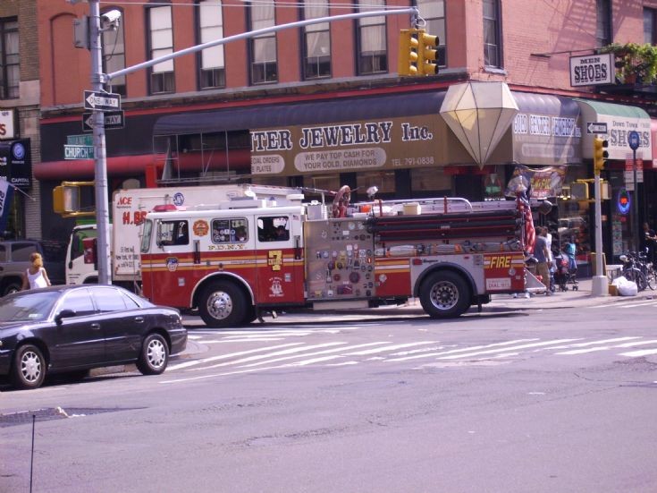 Fire Engines Photos - FDNY Engine 7