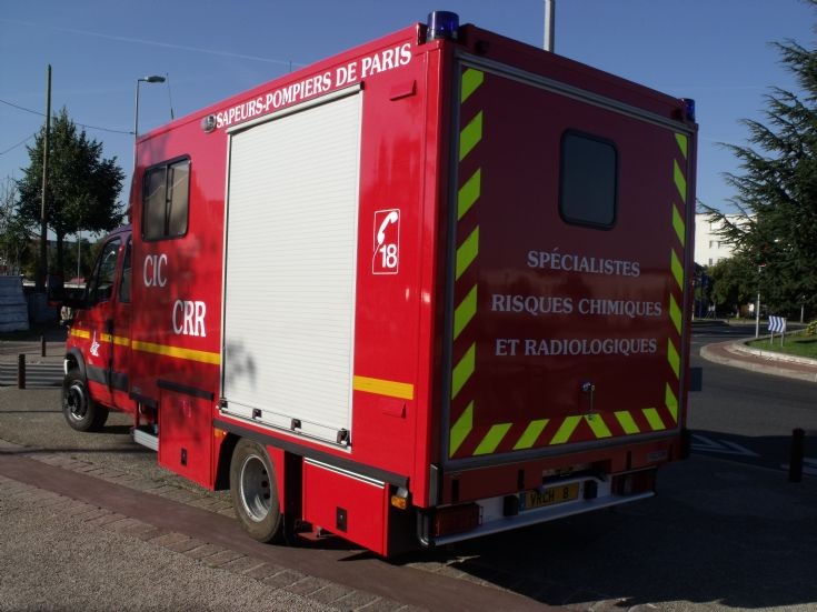 Fire Engines Photos - Iveco Hazmat intervention van.