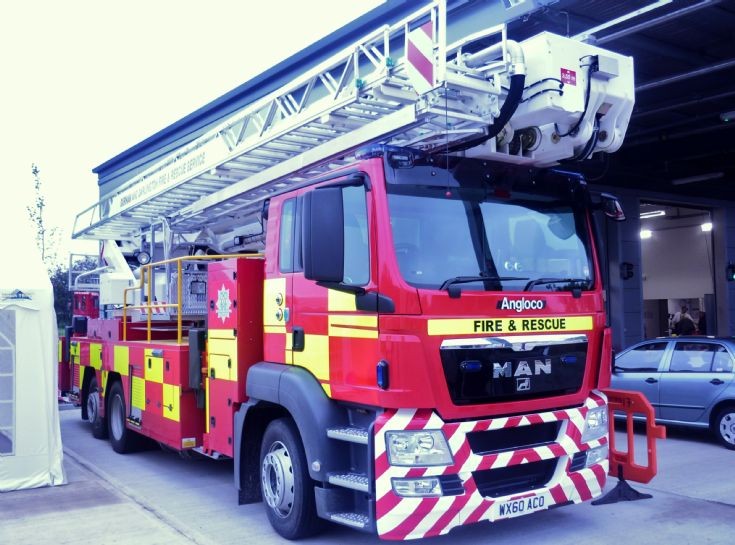 Fire Engines Photos - Durham & Darlington Fire & Rescue Service new ALP.