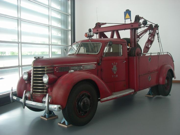 Fire Engines Photos - Diamond T 1940 Batalhao de Sapadores Bombeiros