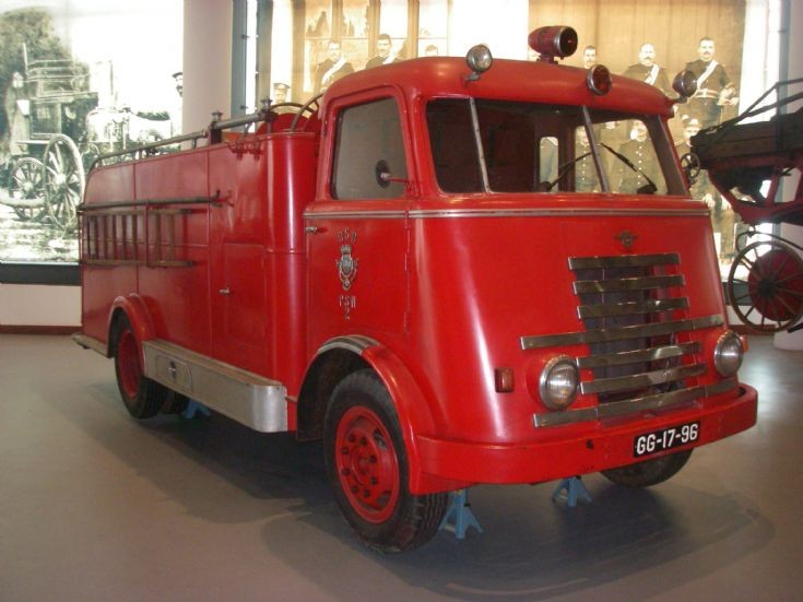 Fire Engines Photos - DAF fire brigade museum Lisboa