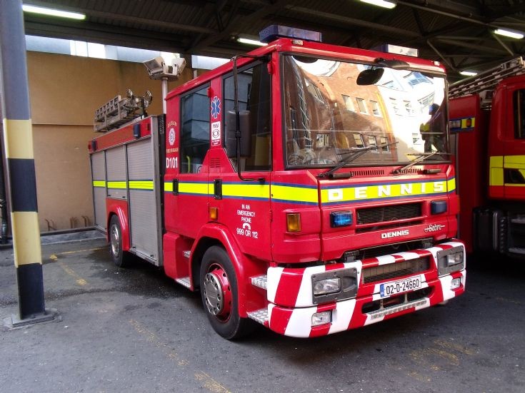 Fire Engines Photos - Dennis Sabre Dublin Fire Brigade