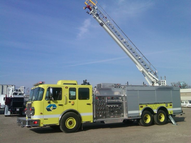 Fire Engines Photos - Petro-Ecuador refinery industrial pumper