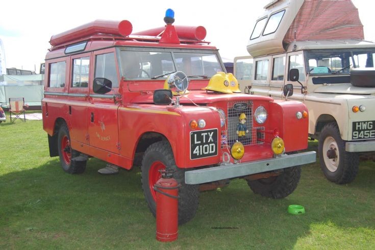 Fire Engines Photos - LAND ROVER
