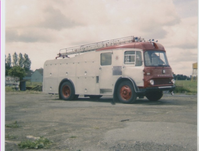 Fire Engines Photos - BAe Hatfield Bedford TK Dennis 999UAR