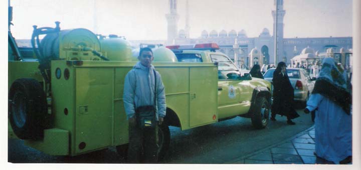 Fire Engines Photos - Bomba in front of Light Pumper Saudi Arabia