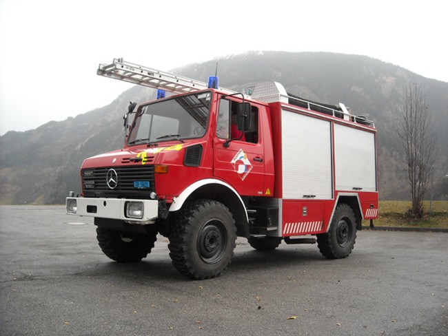 Fire Engines Photos - Pumper Mercedes Unimog Fire brigade Disentis