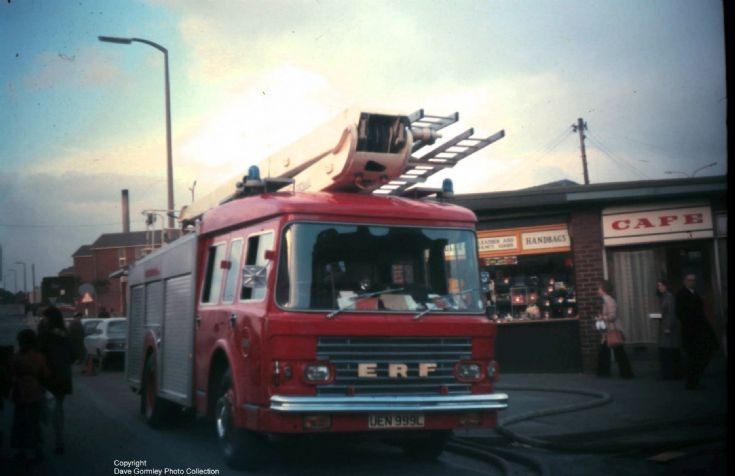 Fire Engines Photos - UEN 999L ERF PHP GMC
