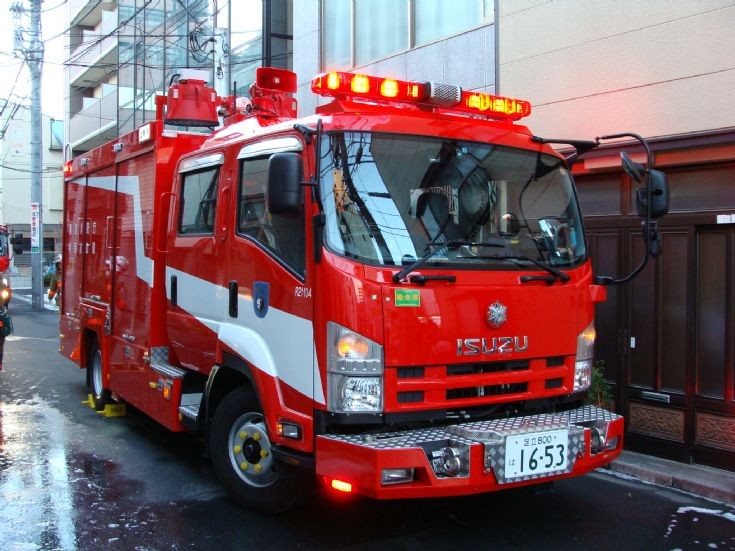 Fire Engines Photos - Tokyo Fire Department Isuzu Rescue at work
