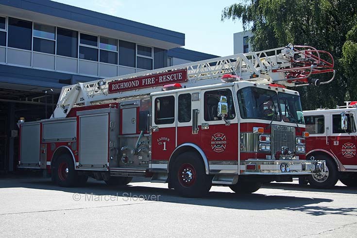 Fire Engines Photos - Ladder 1 Richmond BC Canada Fire dept