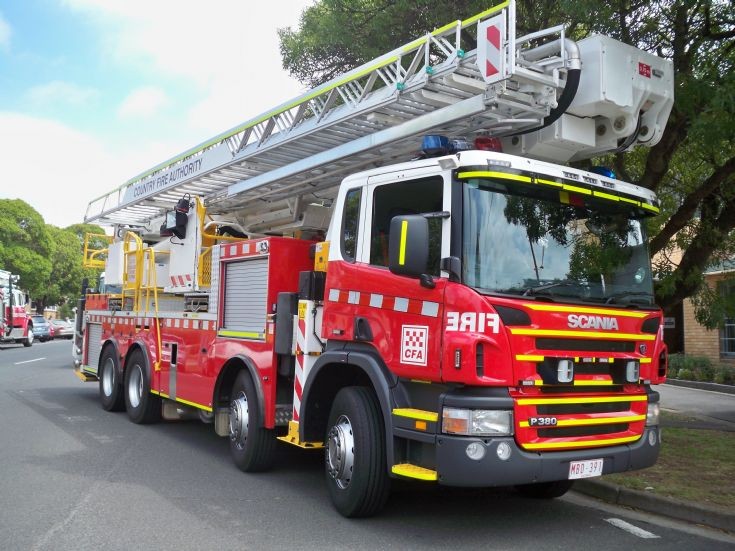 Fire Engines Photos - Scania Platform - Geelong City