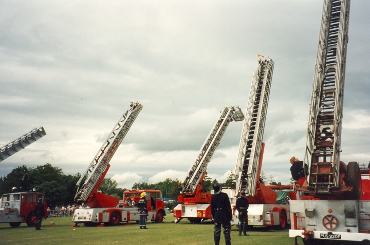 Fire Engines Photos - The Tl Bottoms!