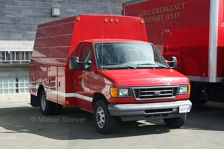 Fire Engines Photos - Ford E350 Saanich Fire department BC Canada