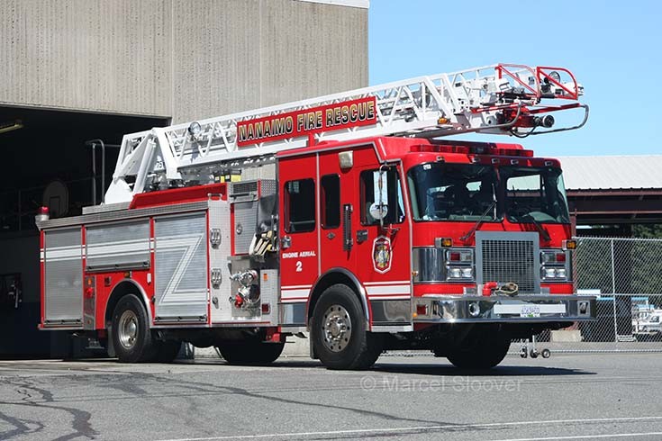 Fire Engines Photos - Engine Aerial Nanaimo FD Canada