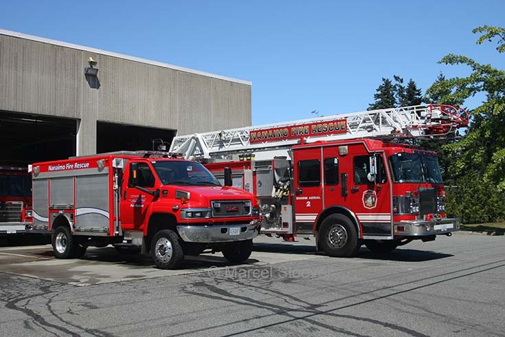 Fire Engines Photos - Nanaimo Canada Rescue and Ladder 2
