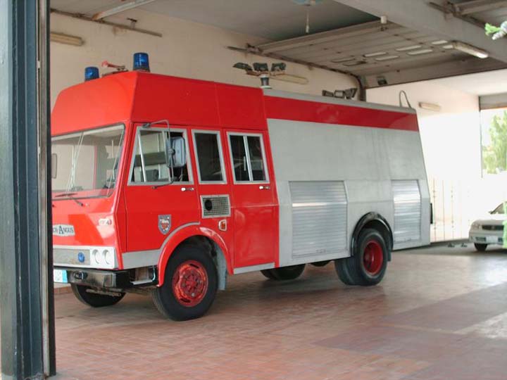 Fire Engines Photos - Bahrain (Saar) fire station