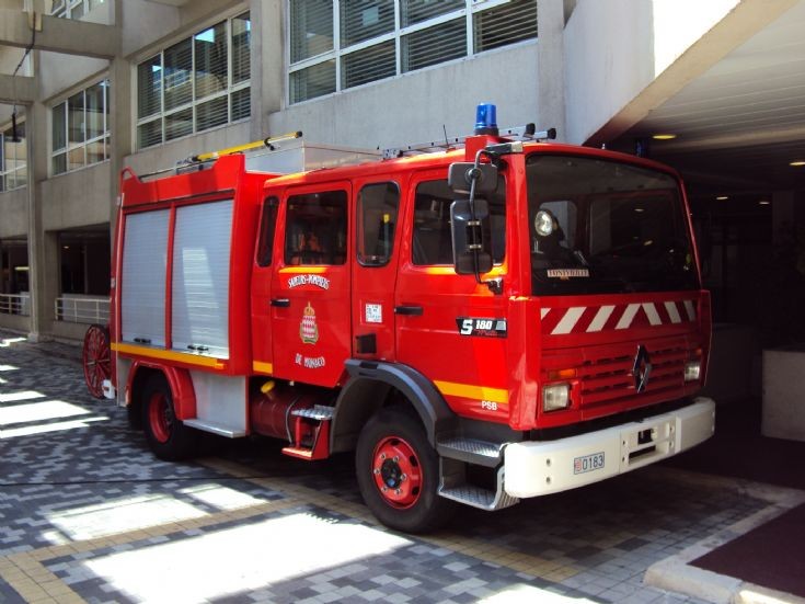 Fire Engines Photos - Monaco's pumper Renault