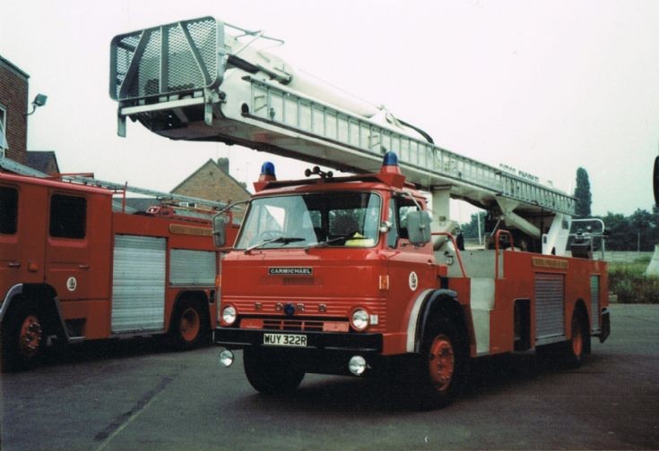 Fire Engines Photos - Ford/Carmichael Hydraulic Platform Redditch.