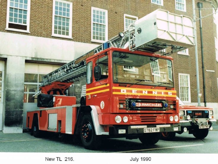 Fire Engines Photos - Dennis DFS 137 Carmichael/Magirus