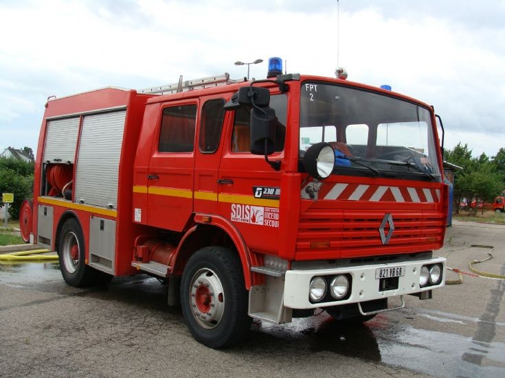 Fire Engines Photos - Photo of Renault Pumper Haut-Rhin France