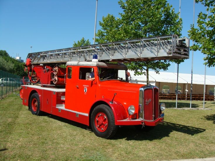 Fire Engines Photos - TL Metz Saurer Basel Switzerland