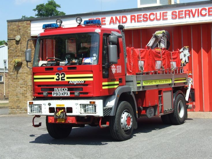 Fire Engines Photos - Hampshire Fire & Rescue Service P913 KPX