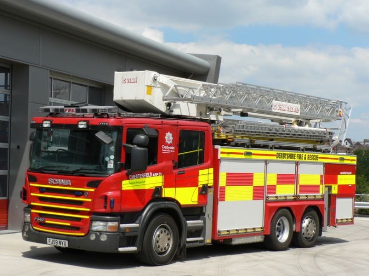 Fire Engines Photos - Derbyshire Fire & Rescue CARP FJ59 NYU