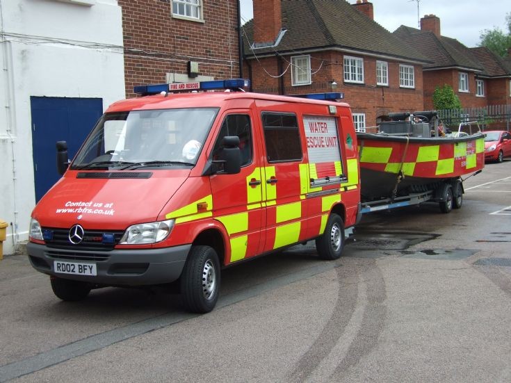 Fire Engines Photos - Water Rescue Unit Mercedes RD02 BFY