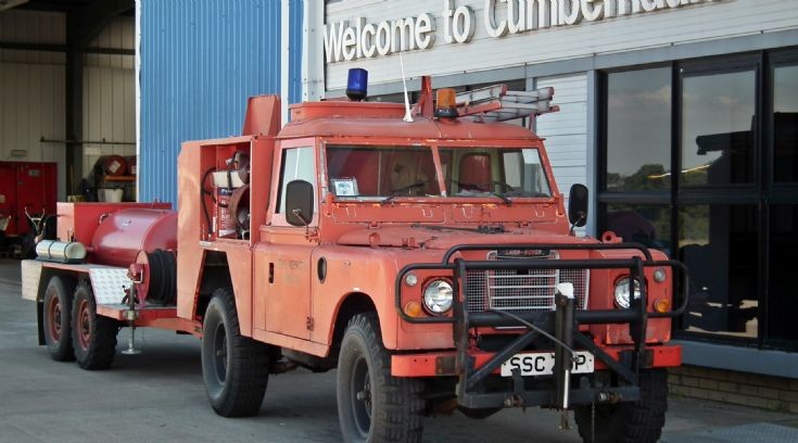 Fire Engines Photos - Cumbernauld Airport's Land Rover Tender